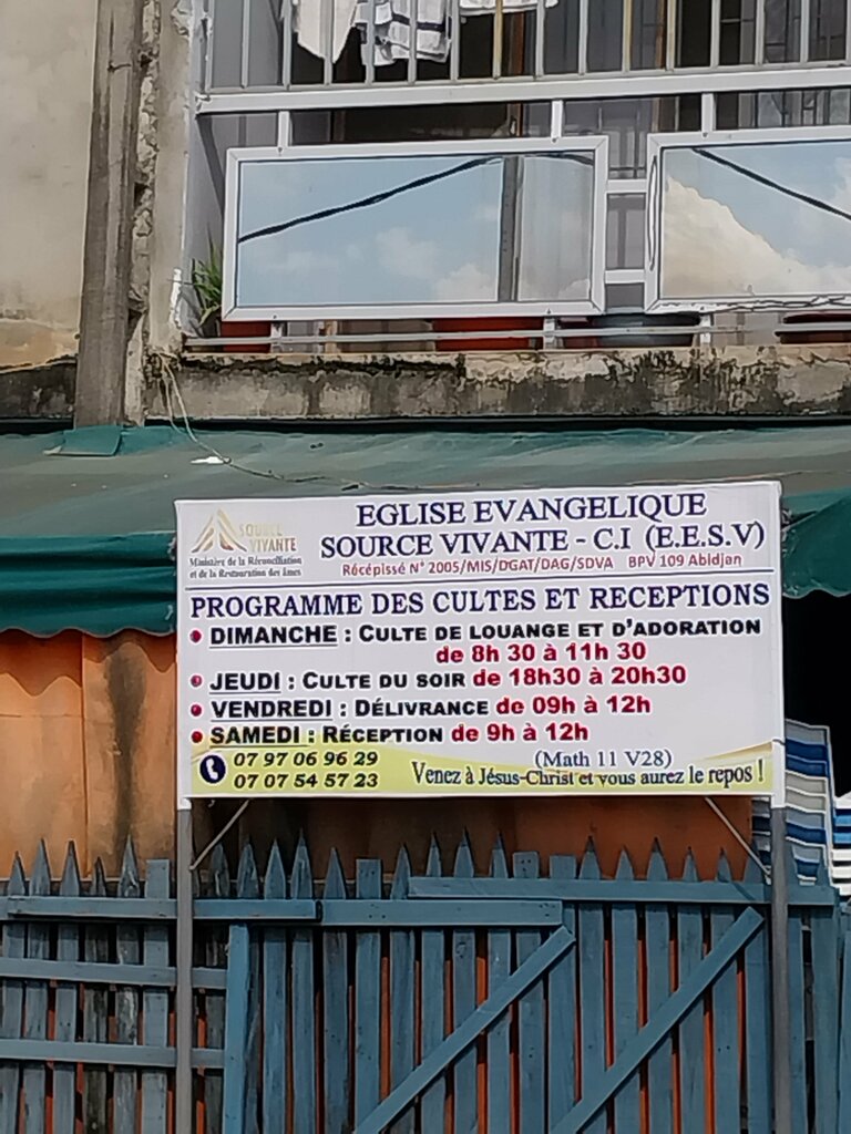 Protestan kilisesi Living Source Evangelical Church, Abican, foto