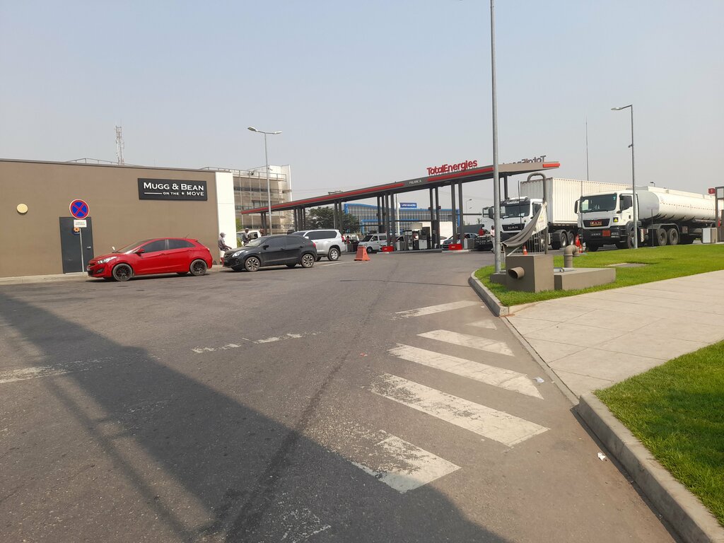 Benzin istasyonu Bomba, Loanda, foto