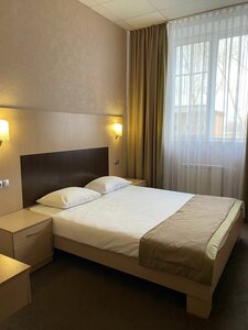 12 Futov (Yurga, Leningradskaya ulitsa, 1/10), hotel  Yurga'dan