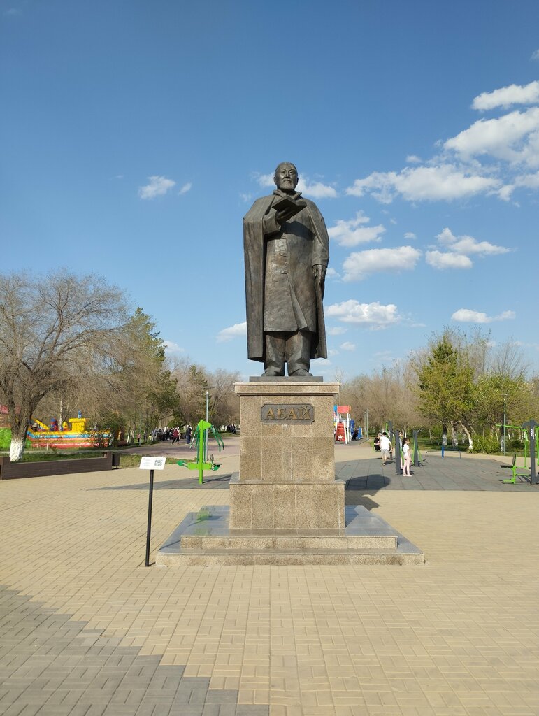 Anıt, heykel Abay Kunanbayev Anıtı, Aktöbe, foto