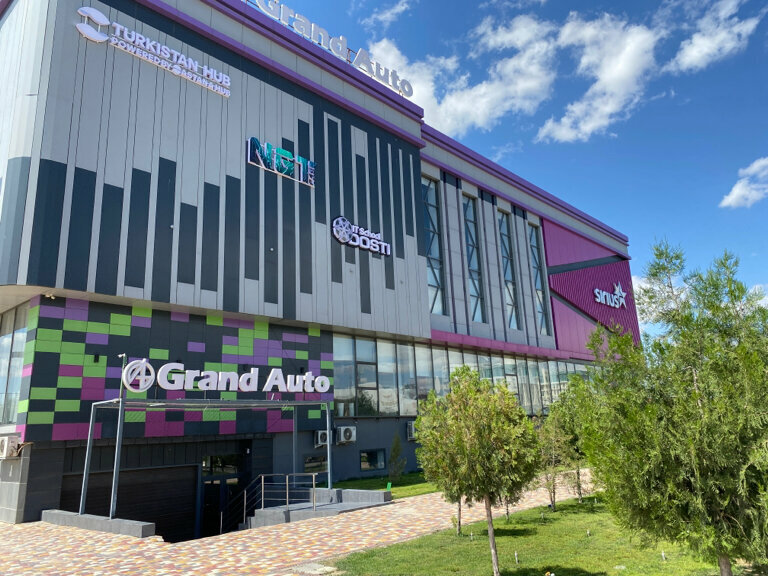 Kültür merkezleri Bölge Gençlik Merkezi, Türkistan, foto