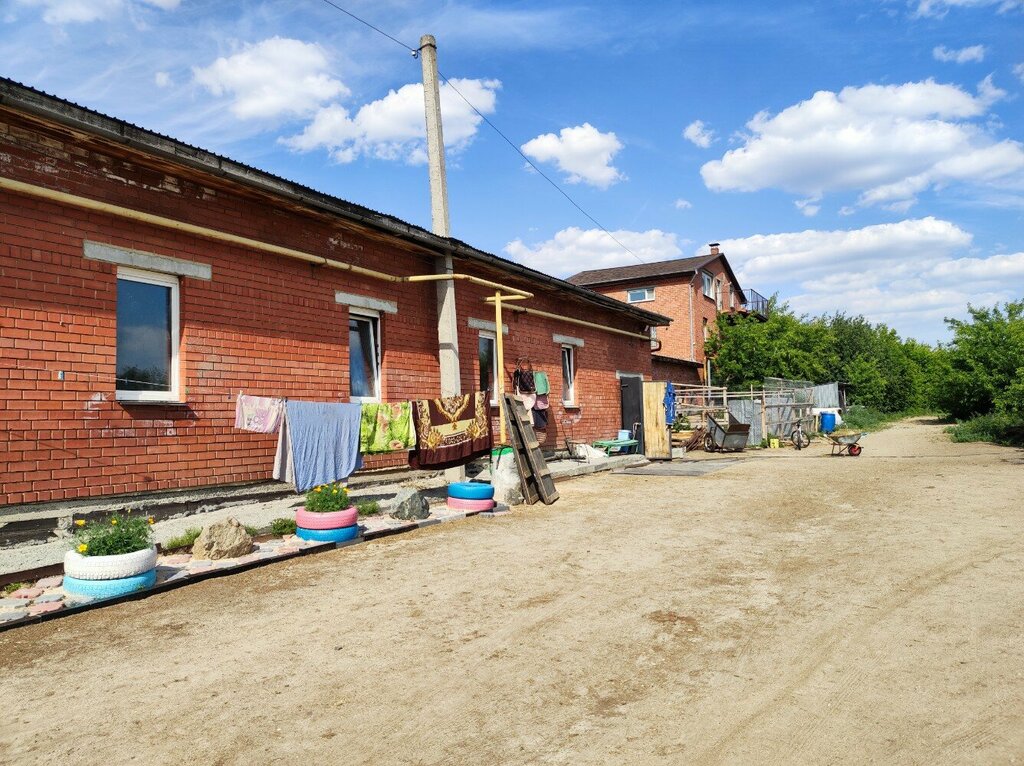 At ve binicilik kulüpleri Орловский дворик, Çeliabinsk, foto