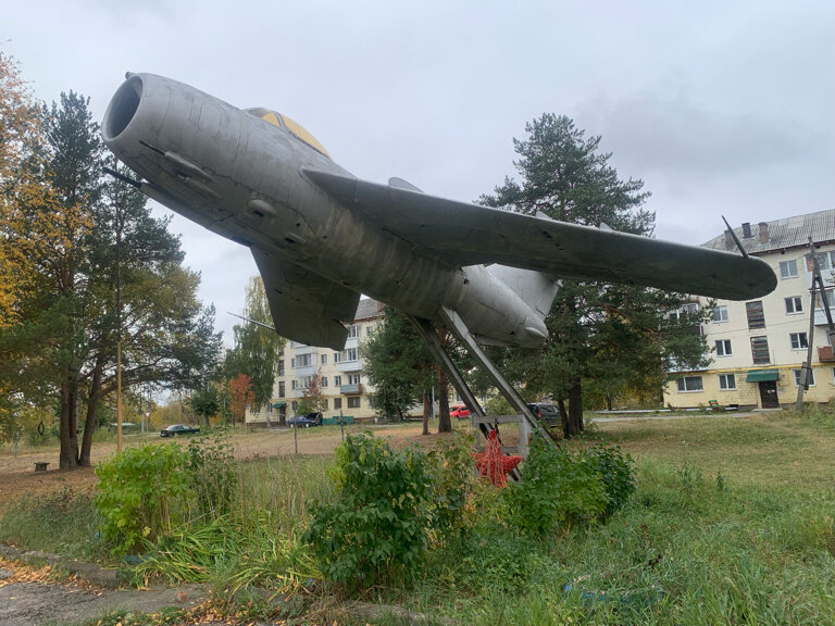 Teknoloji anıtı Самолёт МиГ-17, Sverdlovskaya oblastı, foto