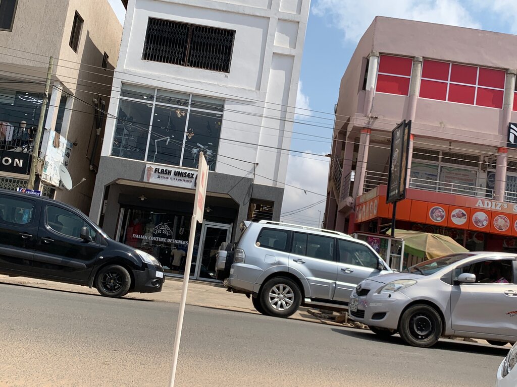 Giyim mağazası Flush unisex, Akra, foto