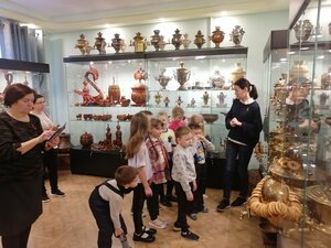 Museum of Russian Samovars (1-ya Nizhnyaya ulitsa No:29), müzeler ve sanat galerileri  İvanteyevka'dan