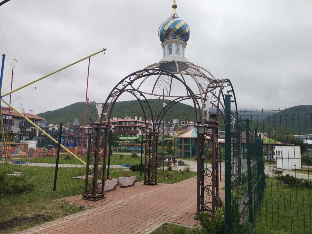 Protestan kilisesi Входная часовня-сень в парке, Krasnodarski krayı, foto