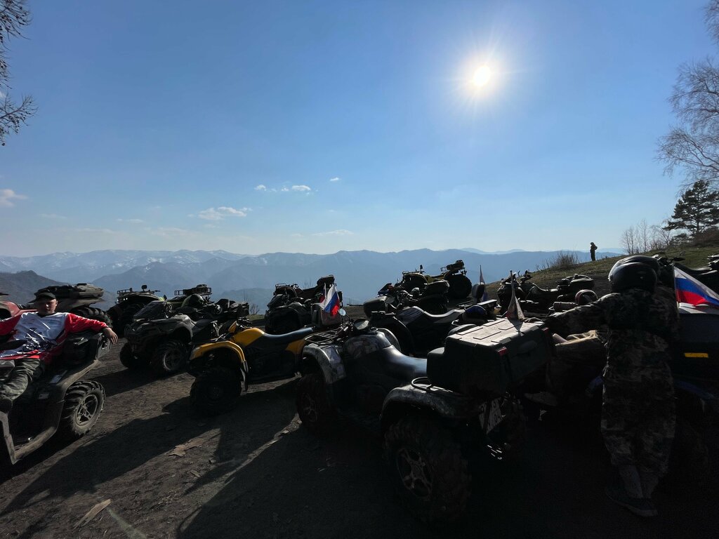 Kiralama noktası Kvadro chemal, Altay Cumhuriyeti, foto