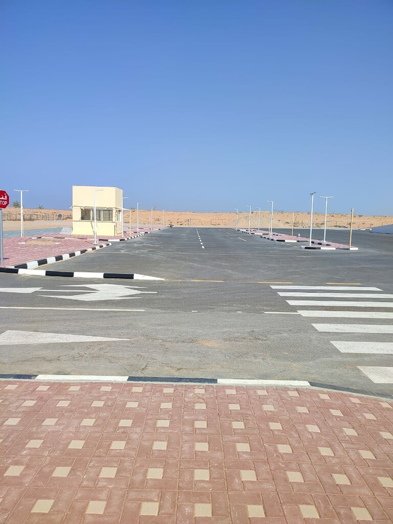 Sürücü kursları Al Atlal driving institute, Ummül‑Kayveyn Emirliği, foto