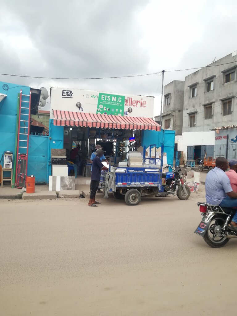 Lamba ve avize mağazaları Ets MC, Brazzaville, foto