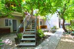 Дворик на Садовой (Садовая улица No:1В, село Малореченское), otel  Kırım Cumhuriyeti'nden