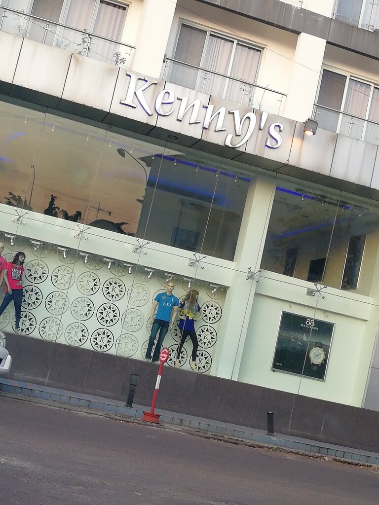 Giyim mağazası Kennys, Brazzaville, foto