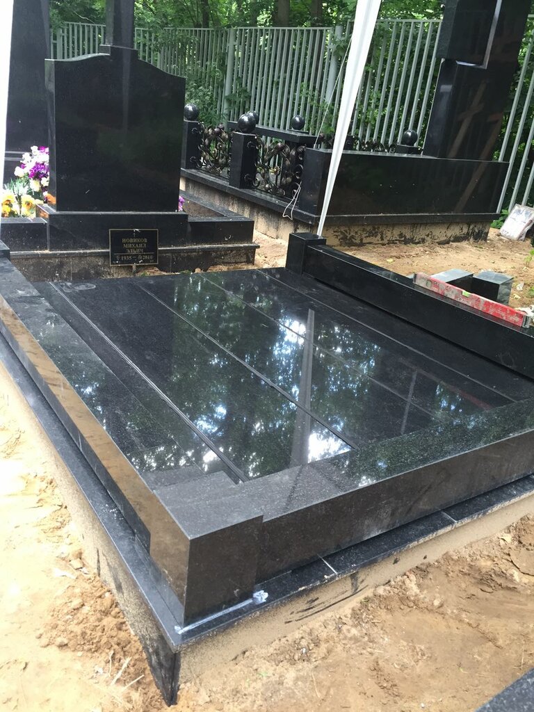 Heykel ve mezarlık taşı üreticileri Granit Rf, Moskova, foto