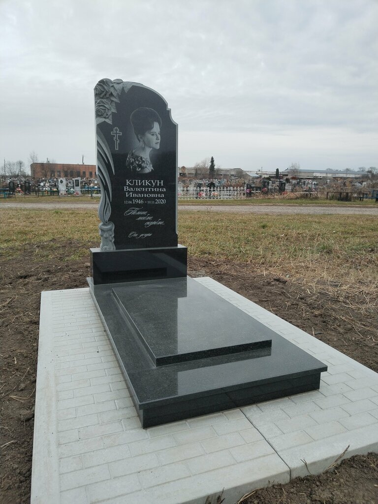Heykel ve mezarlık taşı üreticileri Monuments Magic Granite, Stavropol, foto