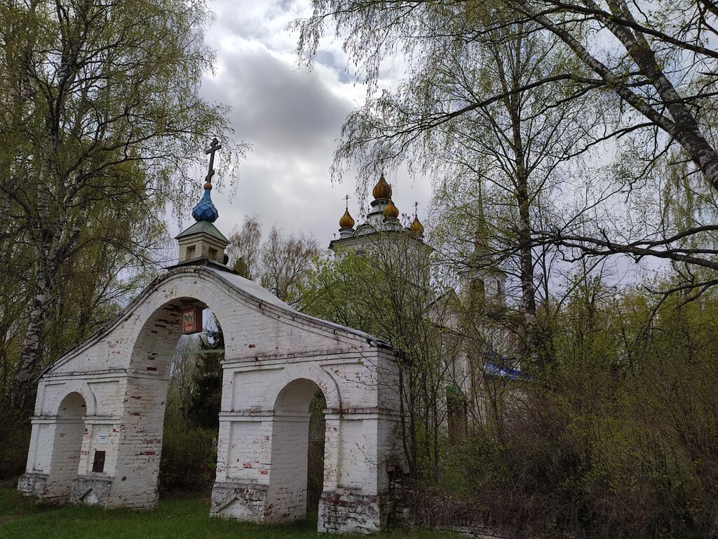 Ortodoks kiliseleri Tserkov Uspeniya Presvyatoy Bogoroditsy vo Lgovo, Kostromskaya oblastı, foto
