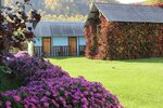 Raduzhny bereg, turisticheskaya baza (Katunskaya ulitsa No:25Б, selo Aya), resort oteller, tesisler  Altayski krayından