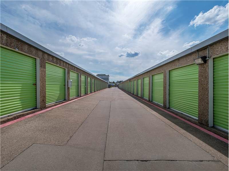 Karavan Extra Space Storage, Bedford, foto
