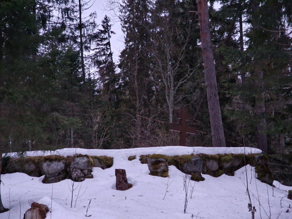 Şapel, haç anıtı Place of solitude of schemamonk Nicholas, Karelya, foto