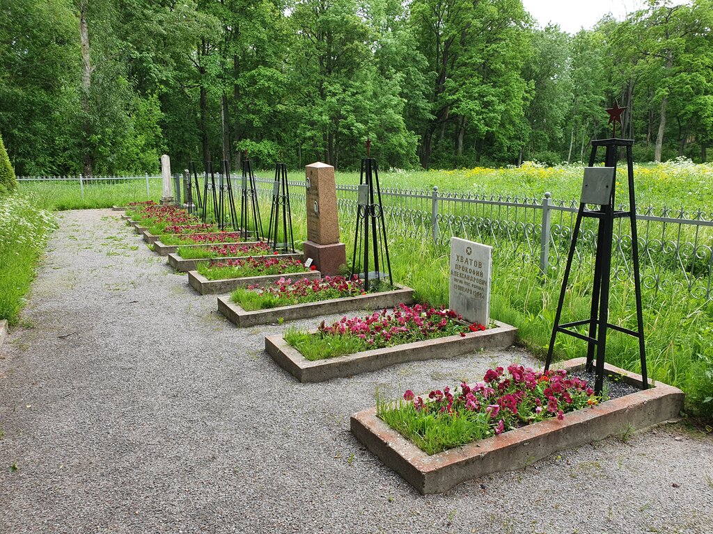 Mezarlıklar Могилы солдат Рабоче-крестьянской Красной Армии, Saint‑Petersburg ve Leningradskaya oblastı, foto
