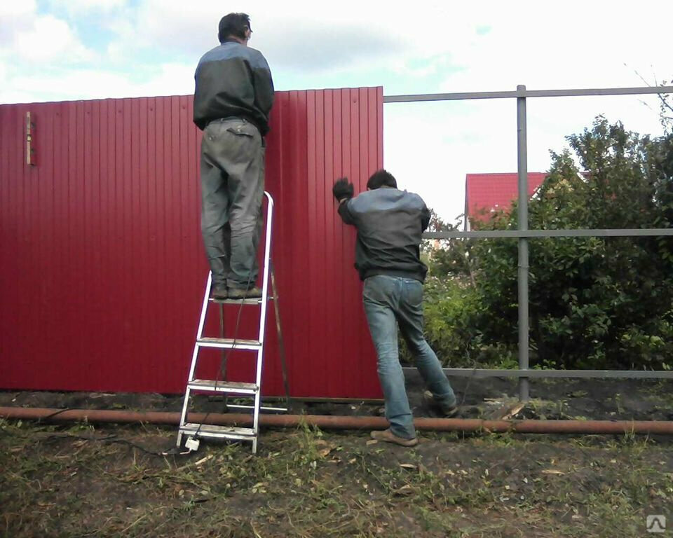 Çitler, parmaklıklar Yugstroymaster, Krasnodarski krayı, foto