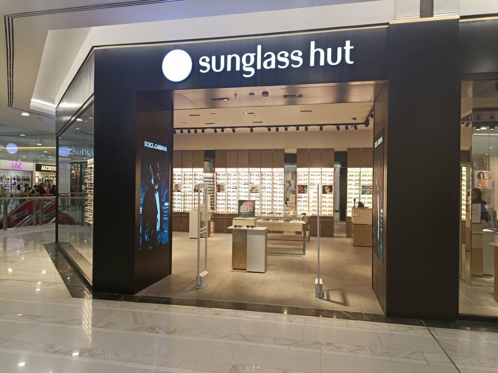 Plaj ürünleri mağazası Sunglass Hut, Bakü, foto