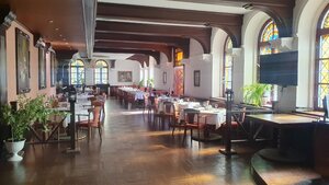 Династия (Dekabristov Street No:2Г), restoran  Nijniaya Tura'dan
