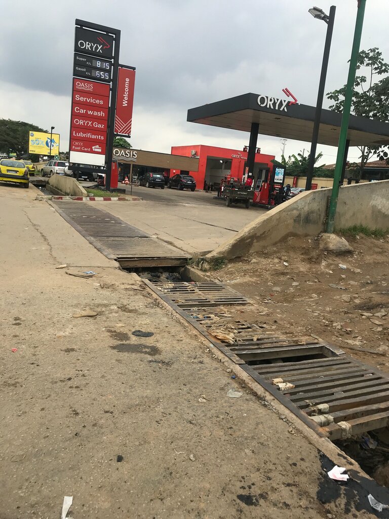 Benzin istasyonu Oryx Energy Station, Abican, foto