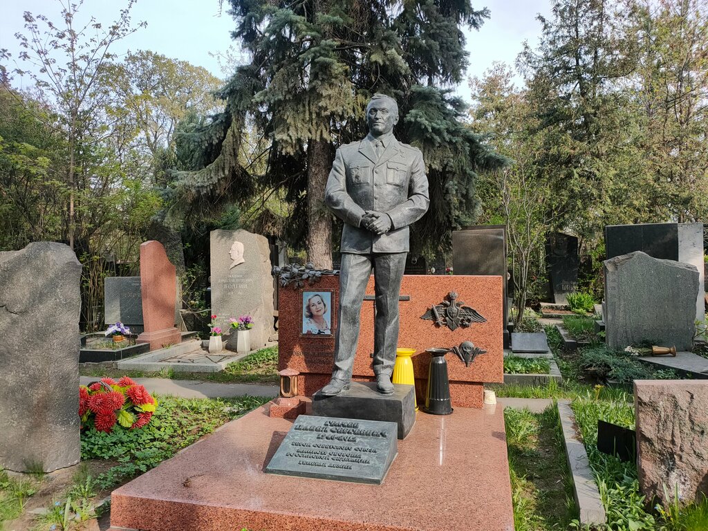 Ünlü kişilerin mezarları Генерал Павел Сергеевич Грачёв, Moskova, foto