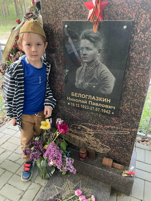Ünlü kişilerin mezarları Лейтенант Николай Павлович Белоглазкин, Voronej, foto
