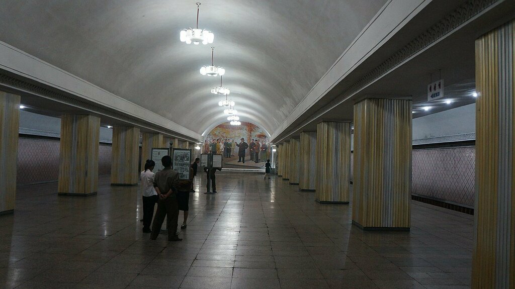 Metro istasyonu Hyoksin metro station, Pyongyang, foto