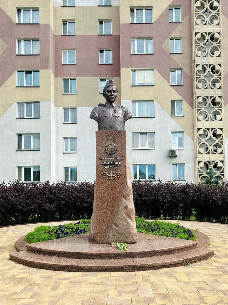 Anıt, heykel Джумаш Асаналиев, Minsk, foto