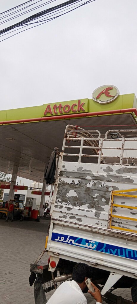 Benzin istasyonu Attock Filling Station, Lahor, foto