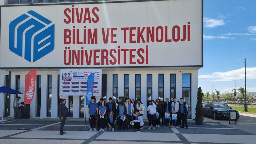 Lise Cumhuriyet Anadolu Lisesi, Sivas, foto
