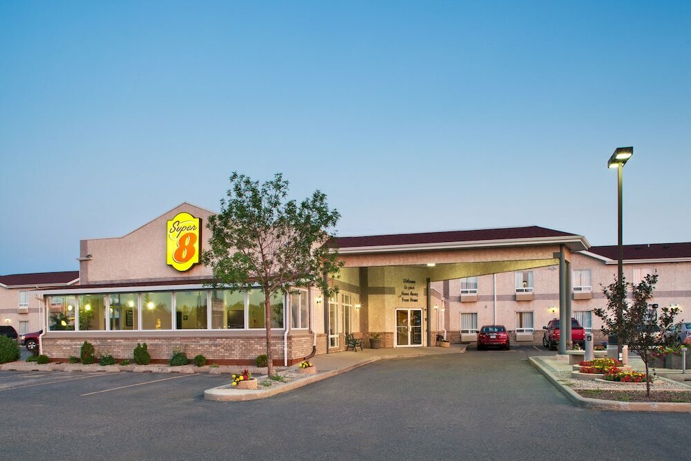 Otel Super 8 by Wyndham Brandon MB, Brandon, foto