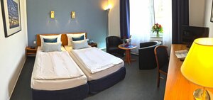 Kempe Komfort Plus Hotel (North Rhine-Westphalia, Solingen, Caspersbroicher Weg, 3), otel  Solingen'den