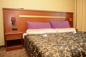 Hotel Silverine Lake Resort Superior (Veszprém vármegye), otel  Veszprém'den