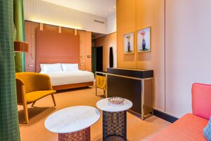 Room Mate Giulia (Lombardy, Provincia di Milano, Via Silvio Pellico, 4), otel  Milano'dan