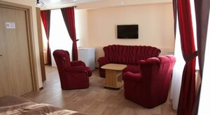 Yunost (Sayanskaya ulitsa No:46/1), otel  Surgut'tan