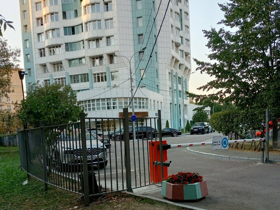 Bina, site yönetimi ТСЖ Проспект 60-летия Октября, 8, Moskova, foto