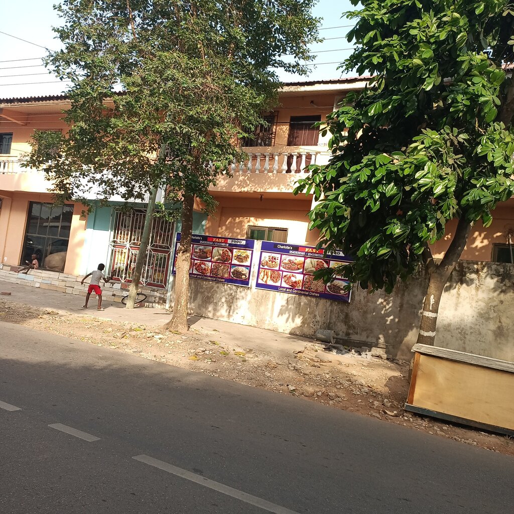 Kantin, yemekhane Charlote's, Akra, foto