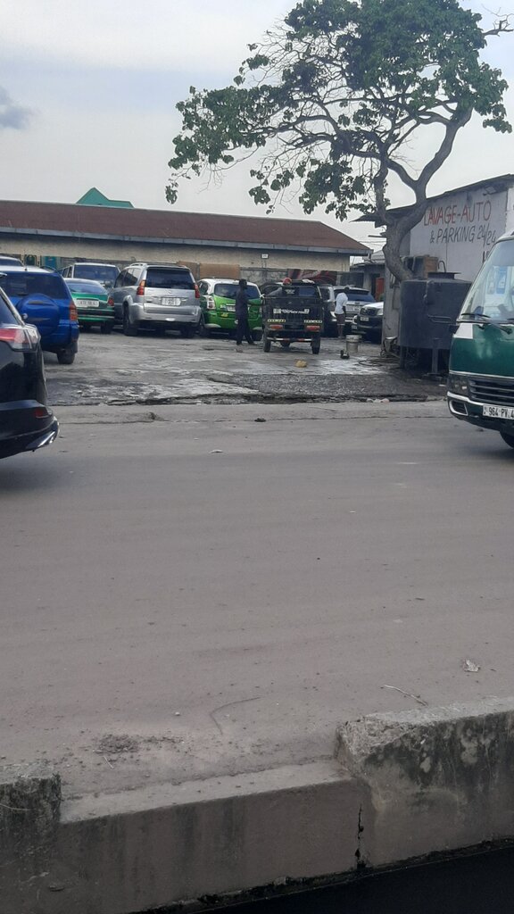 Oto yıkama Eliram Boutik, Brazzaville, foto