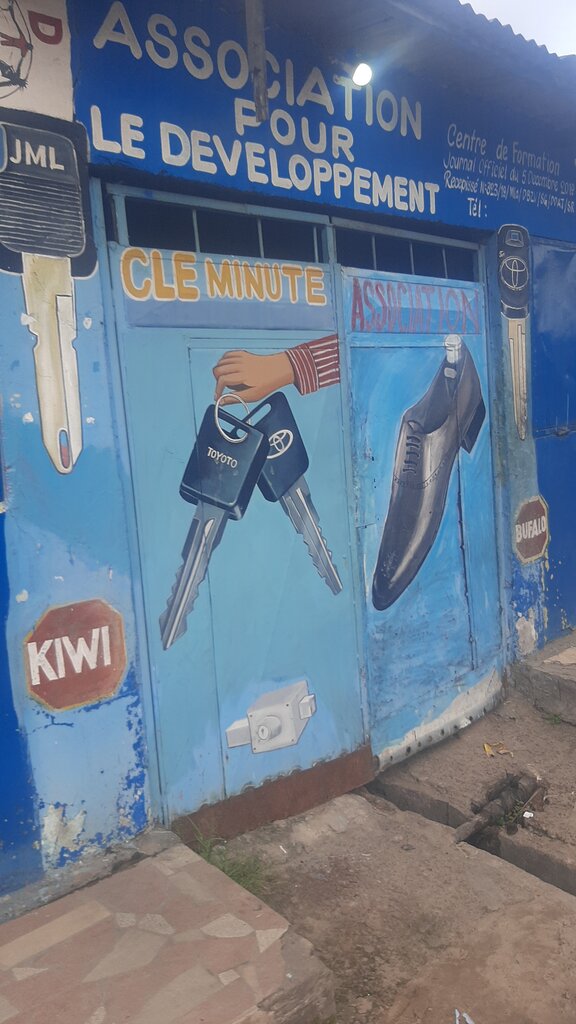 Ayakkabı mağazaları Association Pour Le Développement, Brazzaville, foto