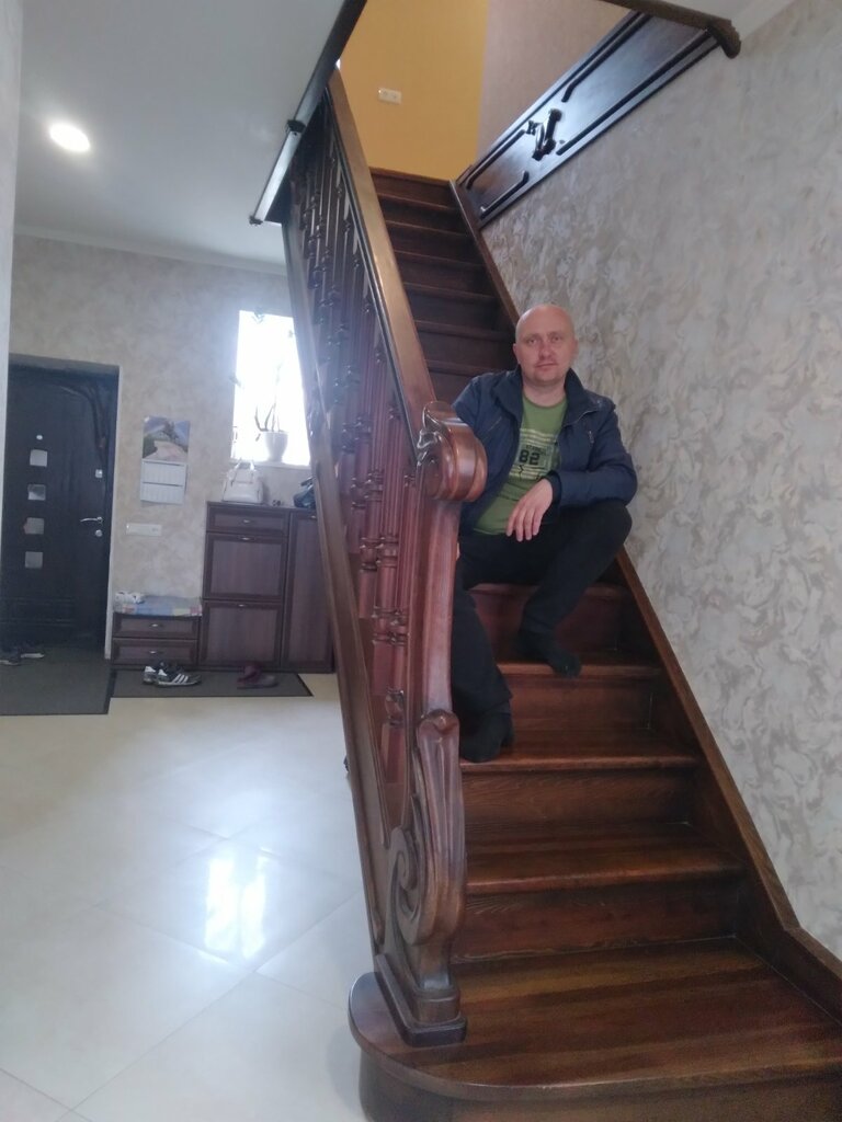 Merdiven ve korkuluklar Installation and installation of wooden stairs, Gomel, foto