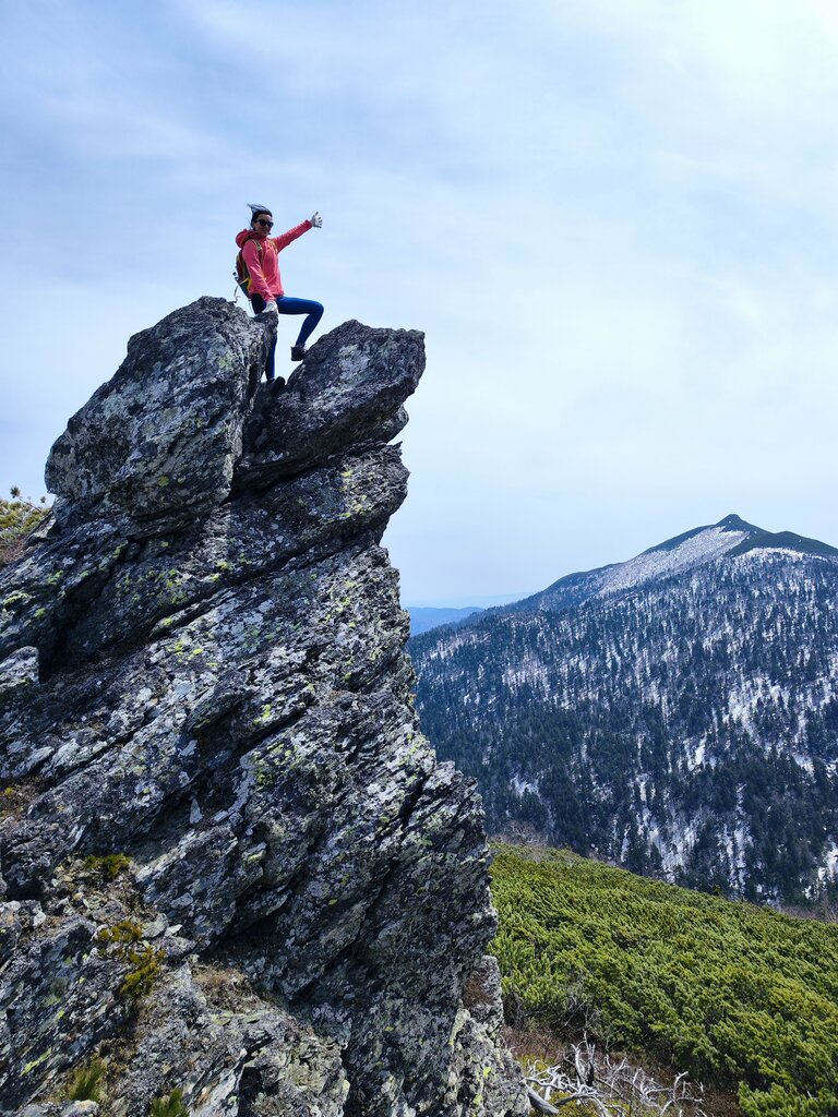 Dağ zirvesi Гора Луга 885 метров, Sahalin Bölgesi, foto