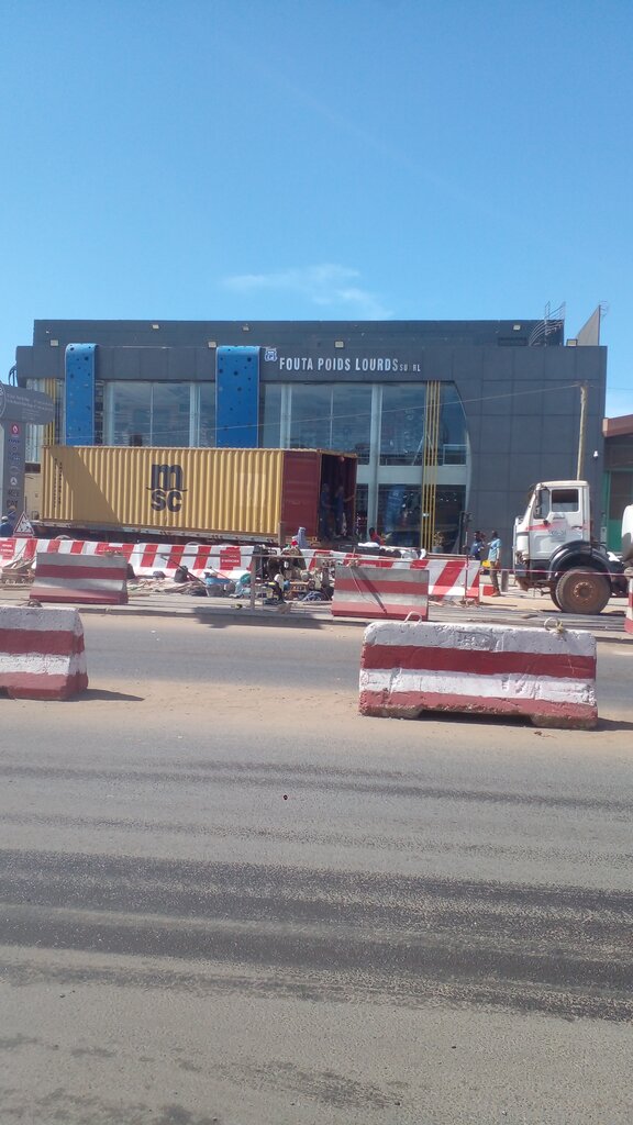 Otomobil servisi Fouta Poids Lourds Suarl, Dakar, foto