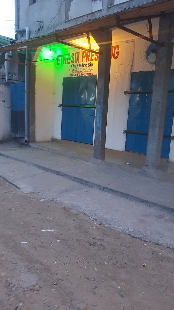 Çamaşırhaneler Etre-Soi Pressing, Brazzaville, foto