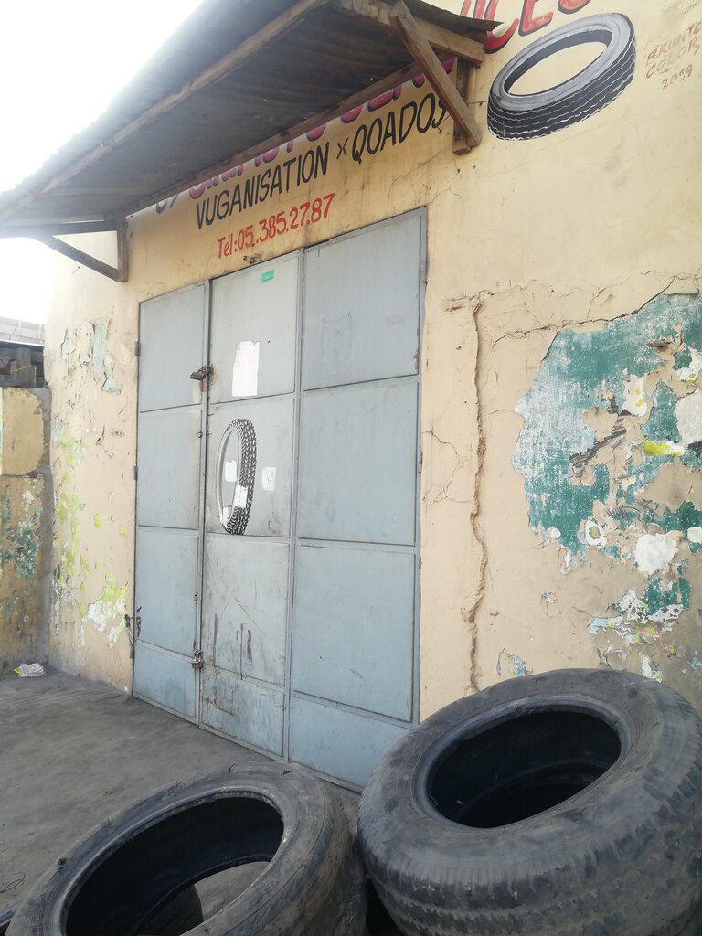 Oto lastik tamiri Vuganisation, Brazzaville, foto
