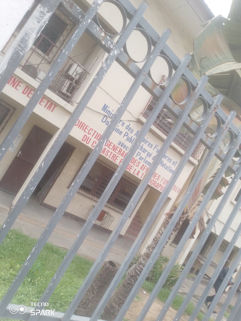 Devlet kurumları ve bakanlıklar Ministère Des Affaires Foncières Et Du Domaine Public, Brazzaville, foto