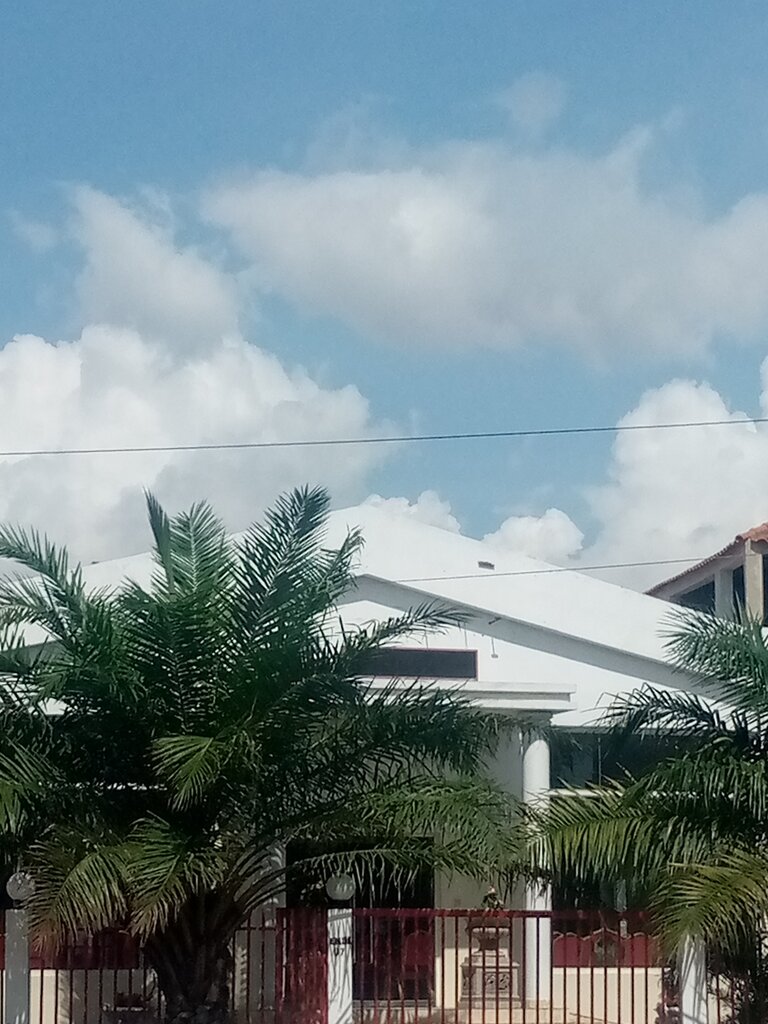 Protestan kilisesi Igreja Maná, Loanda, foto