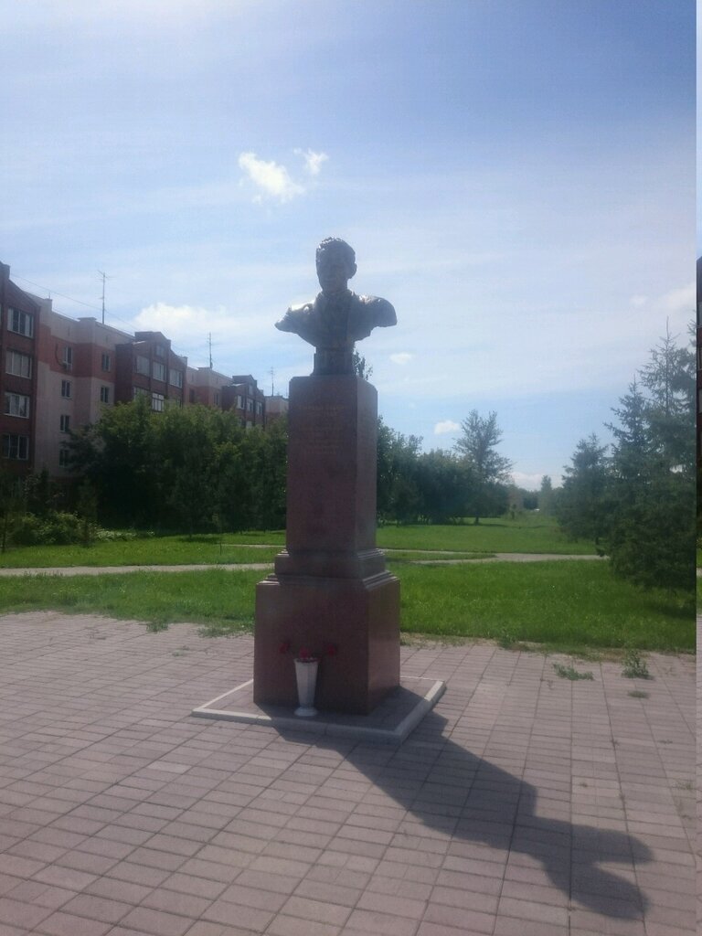 Anıt, heykel Р. Зорге, Novosibirsk, foto
