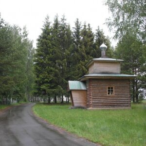 Şapel, haç anıtı Часовня Всех Святых, Brianskaya oblastı, foto